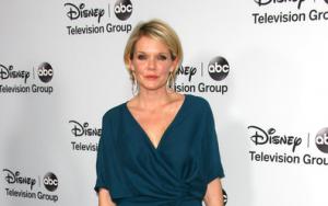 Maura West biography, divorce, married, husband, net worth, salary