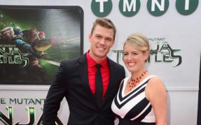 Alan Ritchson biography, married, wife, catherine ritchson, workout ...