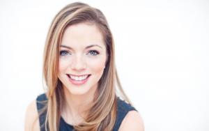 Kayla Tausche wedding, bio, married, net worth, salary, instagram