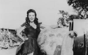 Joyce MacKenzie Age, husband, image, married, husband, net worth ...