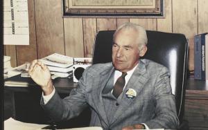 Sam Walton house, education, career, wife, kids • biography
